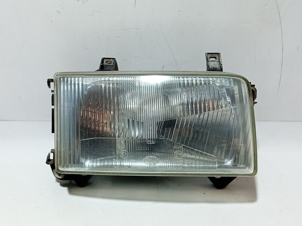 301-136370-00 far za Volkswagen TRANSPORTER / CARAVELLE VI minibusa