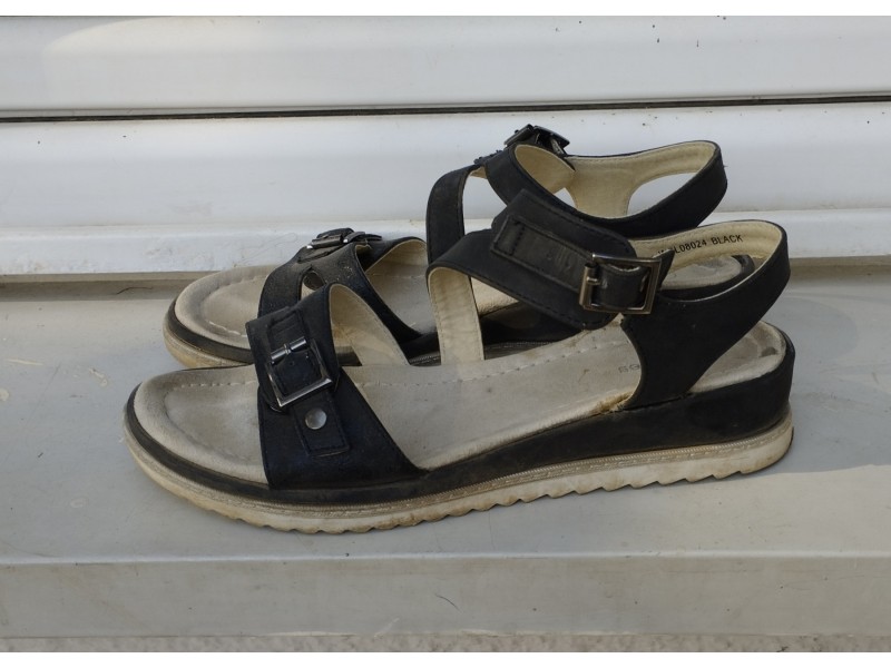 `B SHOES` CRNE LAGANE SANDALE - broj 37