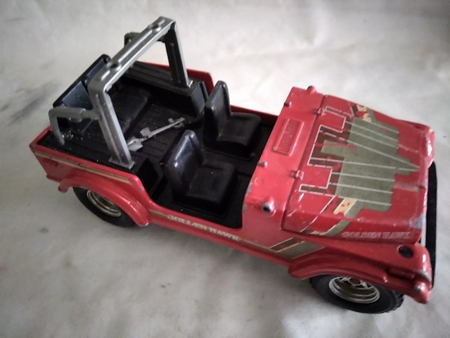 Burago Jeep 1:24 ,Italy,nekompletan za delove