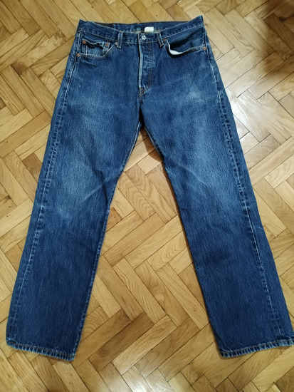 Levis 501 zenskefarmerke iscepane 34-32