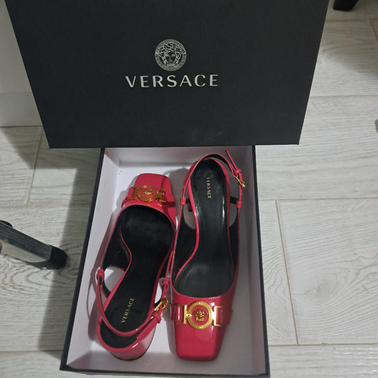 Versace stikle