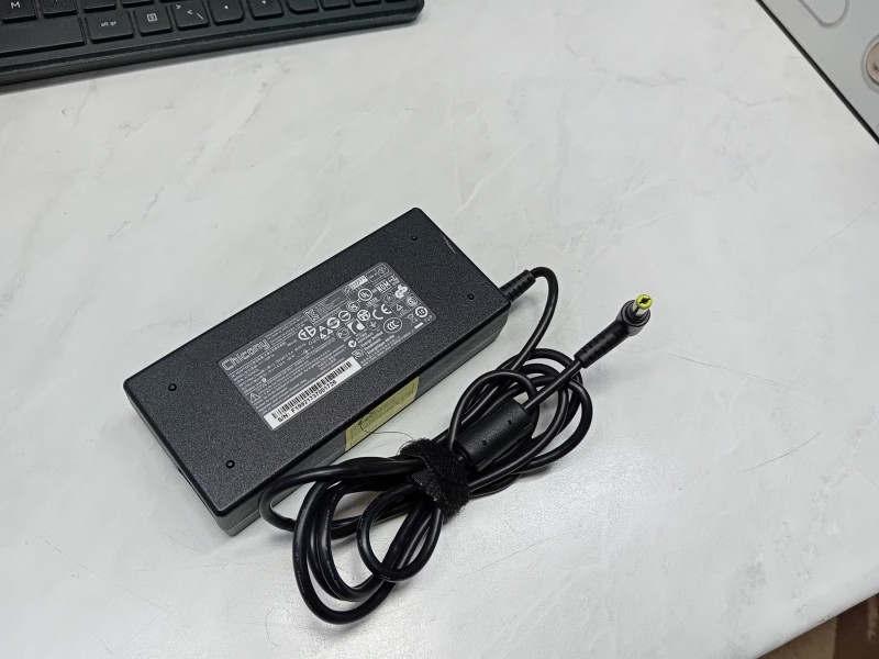 adapter 19v 6,32a Chicony 5,5x1,7mm ispravan 120w