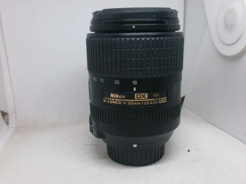 Nikon AF-S 18-300mm f3.5-6.3G DX ED VR