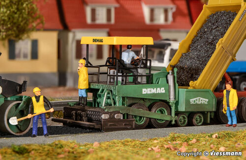 NEW! Kibri 11658 Rozściełarka asfaltu Demag DF 120 P