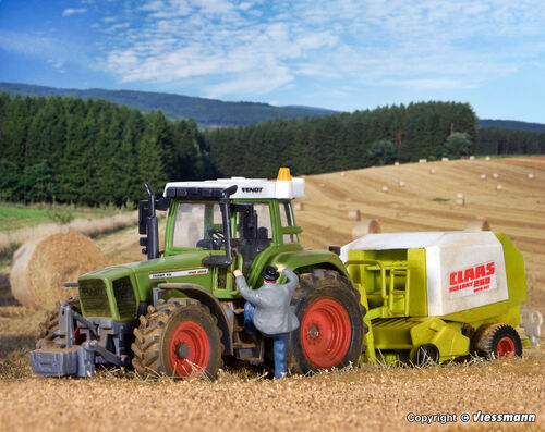 NEW! Kibri 12233 Traktor Fendt z osprzętem rolniczym