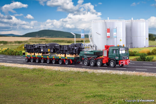 NEW! Kibri 13601 Mercedes-Benz Titan z naczepą i dźwigiem kolejowym
