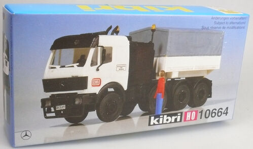 NEW! Kibri 10664 Mercedes-Benz 4/oś ciągnim ze skrzynią z plandeką