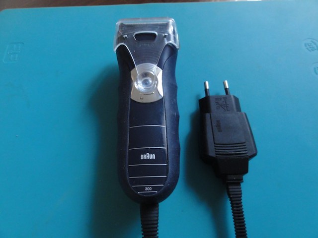 BRAUN 5778 Series 3 - aparat za brijanje + punjač