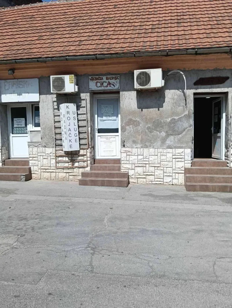 Prodajem tri lokala u centru Zrenjanina povoljno