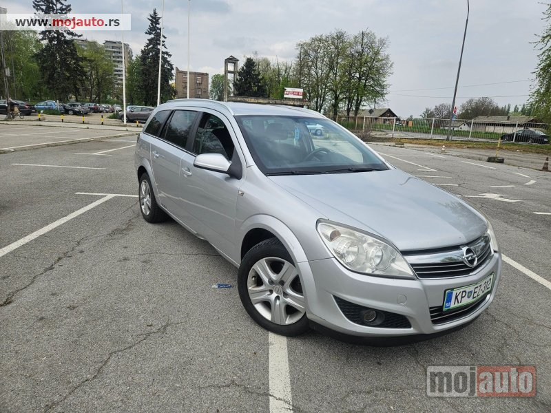 Opel Astra stranac