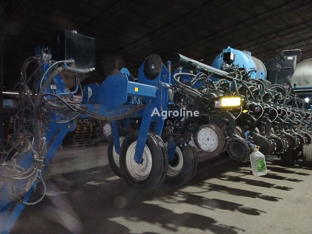 Kinze 3700 pneumatska precizna sejalica
