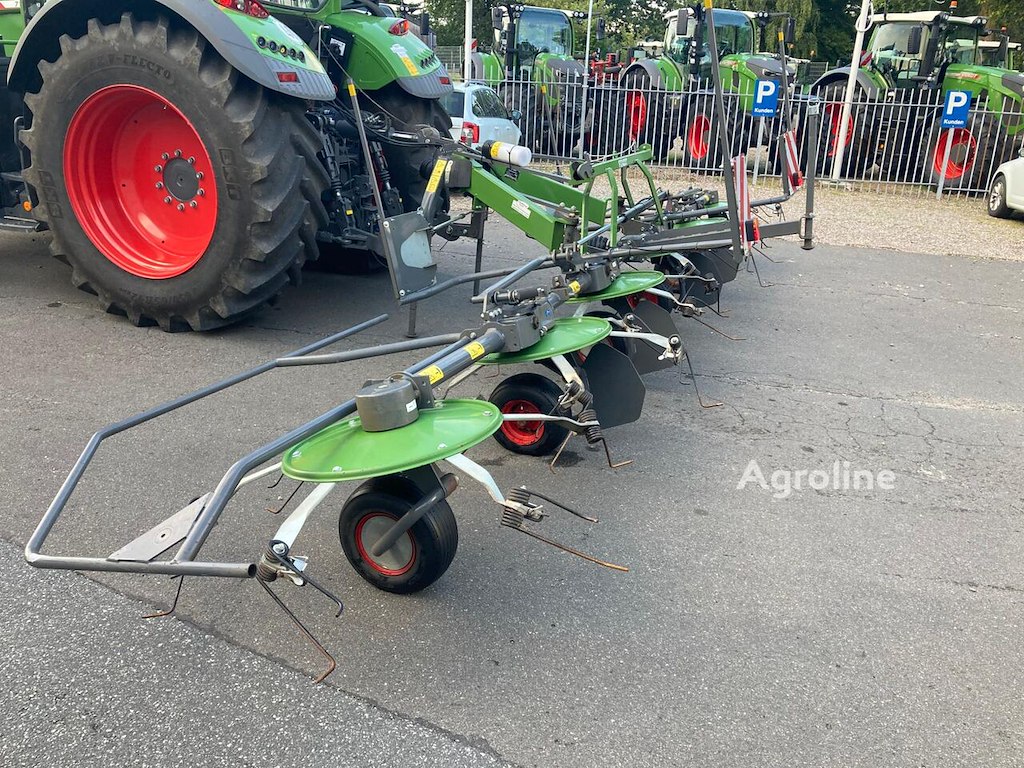 Fendt Lotus 770 prevrtač sena