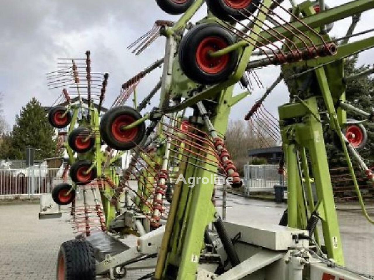 Claas Liner 3000 sakupljač sena