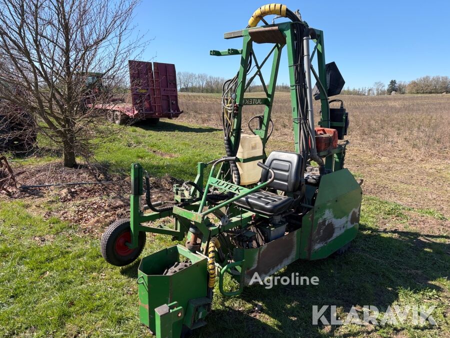 Prodaje se Jutek Portaltraktor Jutek 2-rækket med sprøjtekasser og stabklipper drobilicu za drvo na aukciji