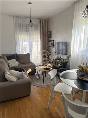 Na prodaju jednoiposoban stan na Adicama, 35m2