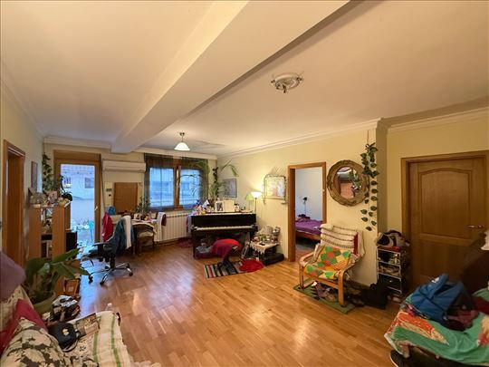 Troiposoban stan sa privatnim dvorištem, 120m2