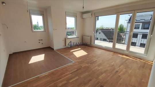 Batajnica centar, novo, useljivo, 3,0, 65m2