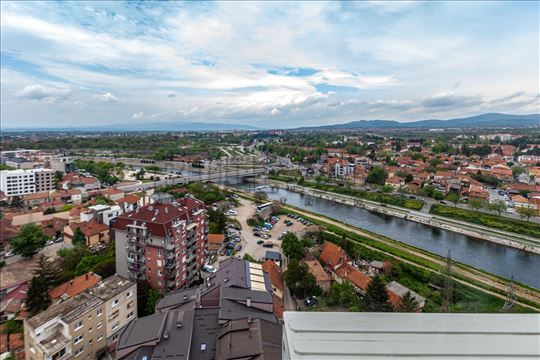 Trosoban stan, panoramski pogled, Bulevar