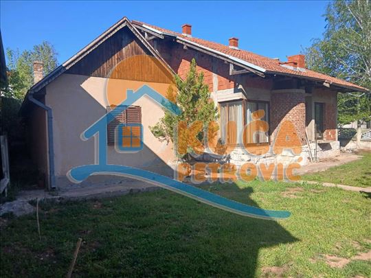 Na prodaju dve kuće sa placem u Jelašnici