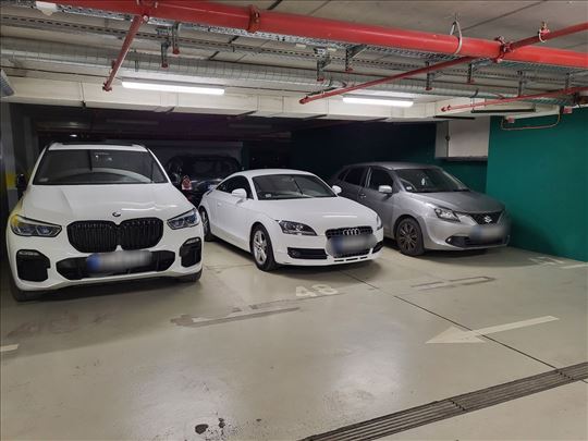 Izdavanje komfornog mesta Južni bul-Kapije Vračara