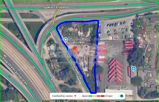 Izuzetna lokacija za parking, magacin ili stovariš