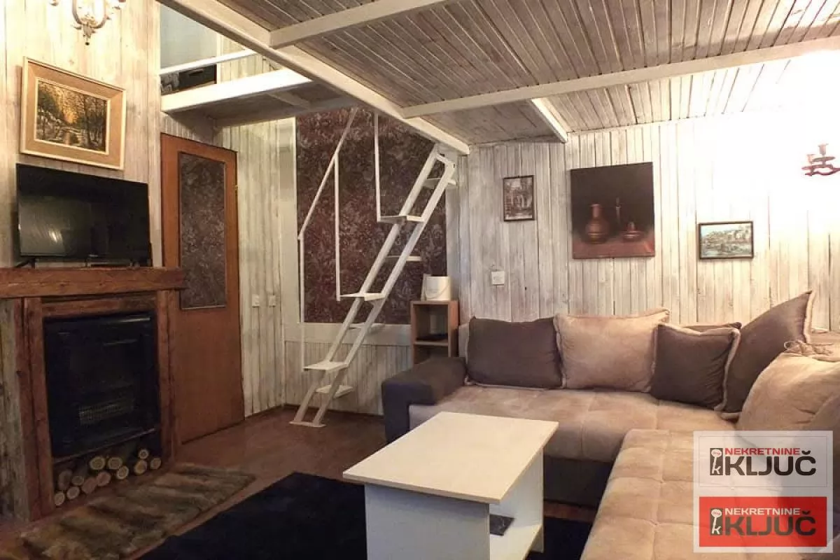 ZMAJ JOVINA, 24m2 + galerija, Jednosoban, Salonac