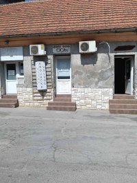 Prodajem tri lokala u centru Zrenjanina