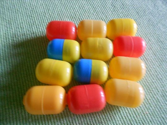 Lot 12 starih kutijica od Kinder jaja - iz 80ih