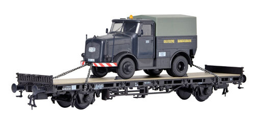 NEW! Kibri 26270 Model w gablotce - Wagon platforma z ciągnikiem Kaelble
