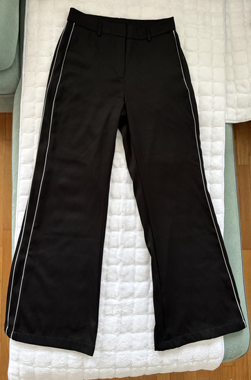 Crne široke pantalone