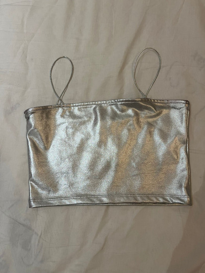 Sivi metalic crop top