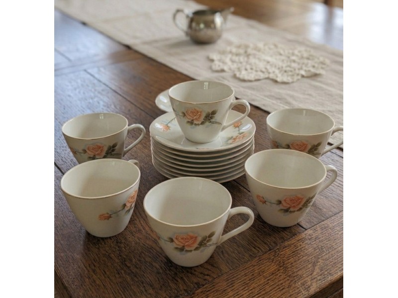 Prelep Porcelanski set za kafu