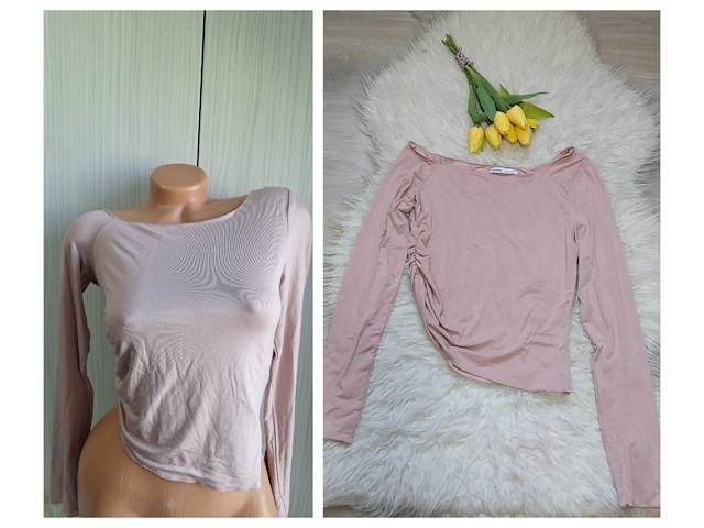 NOVA BERSHKA CROP MAJICA ZA VELICINU XS/S/M