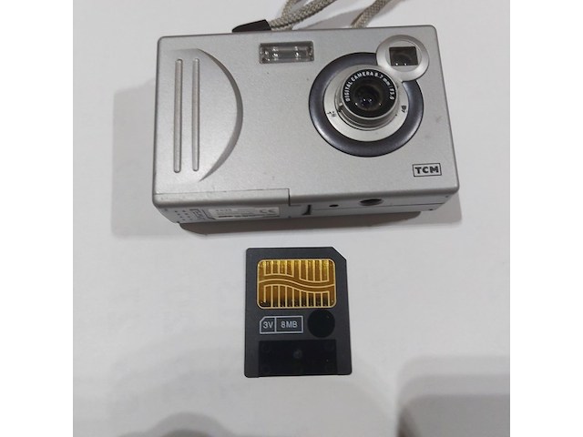 Retro fotoaparat TCM sa SmartMedia karticom 8mb