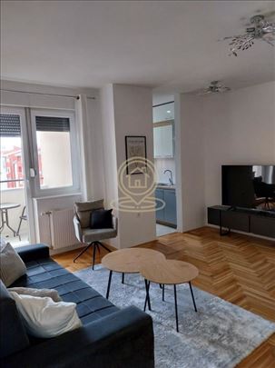 Podbara — četvorosoban svetao stan 70m2 sa garažom
