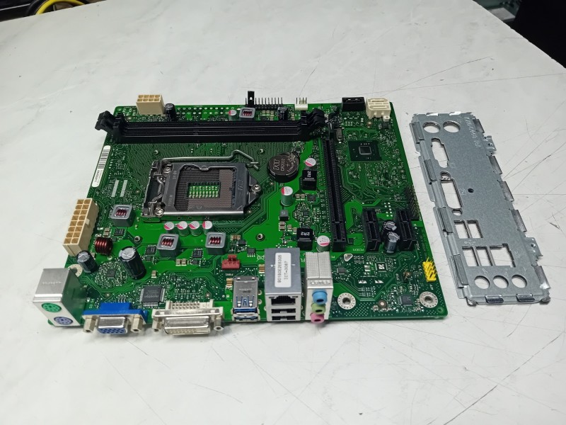 1150 Fujitsu maticna ploca D3230-A1 ispravna