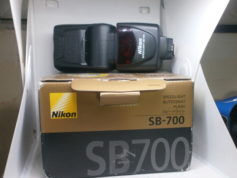 Blic Nikon Speedlight SB-700 SB700