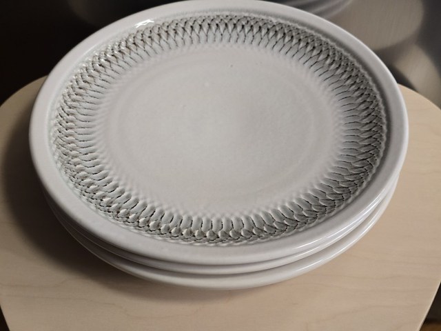 4 plitka velika tanjira Fine Porcelain