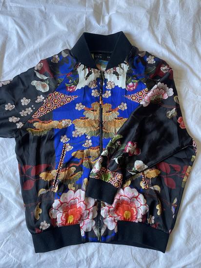 Zara satenska bomber jakna zanimljivog dezena