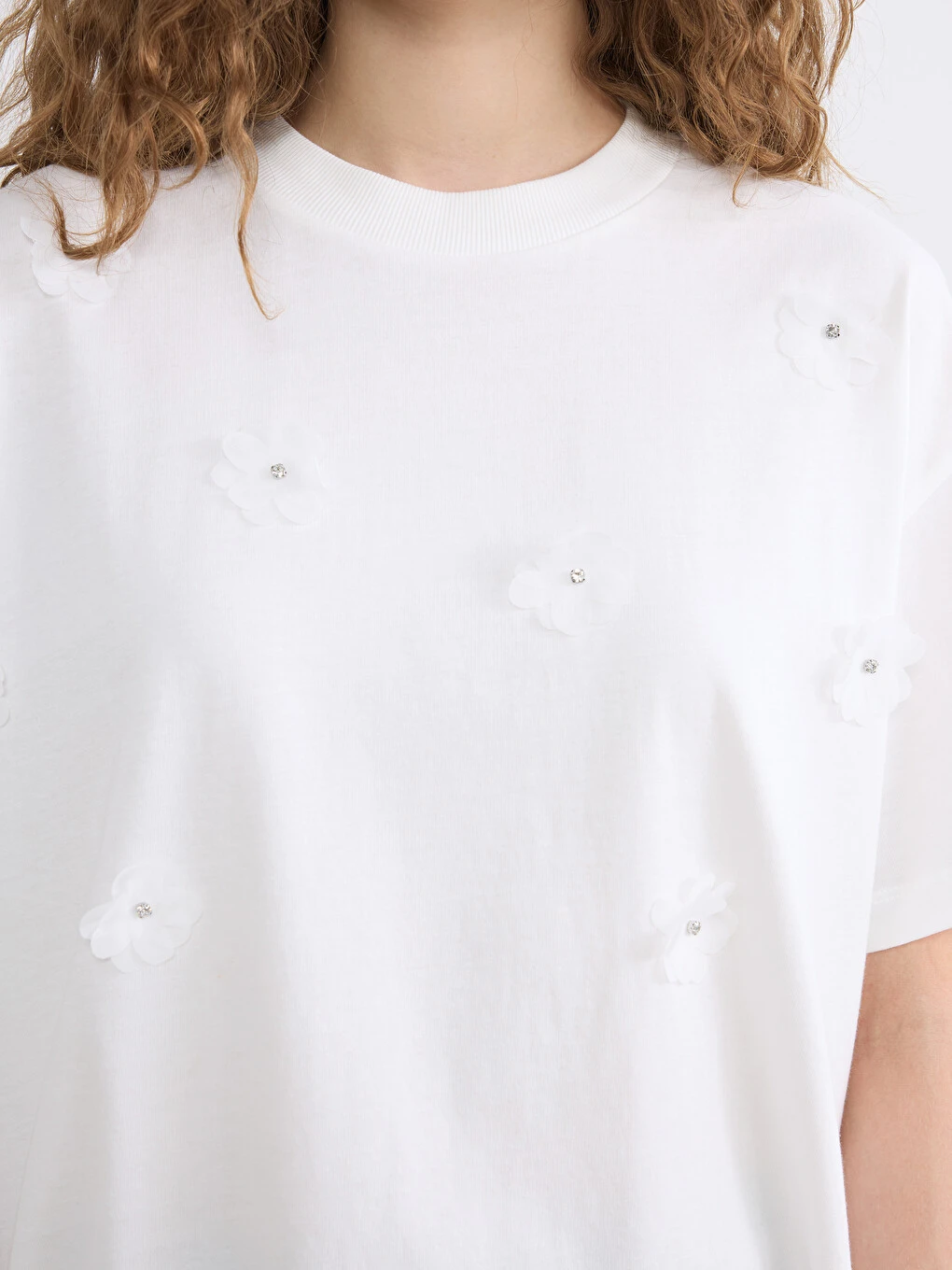 LCW Modest Bluza Sa Okruglim Izrezom I Cvetnim Vezom