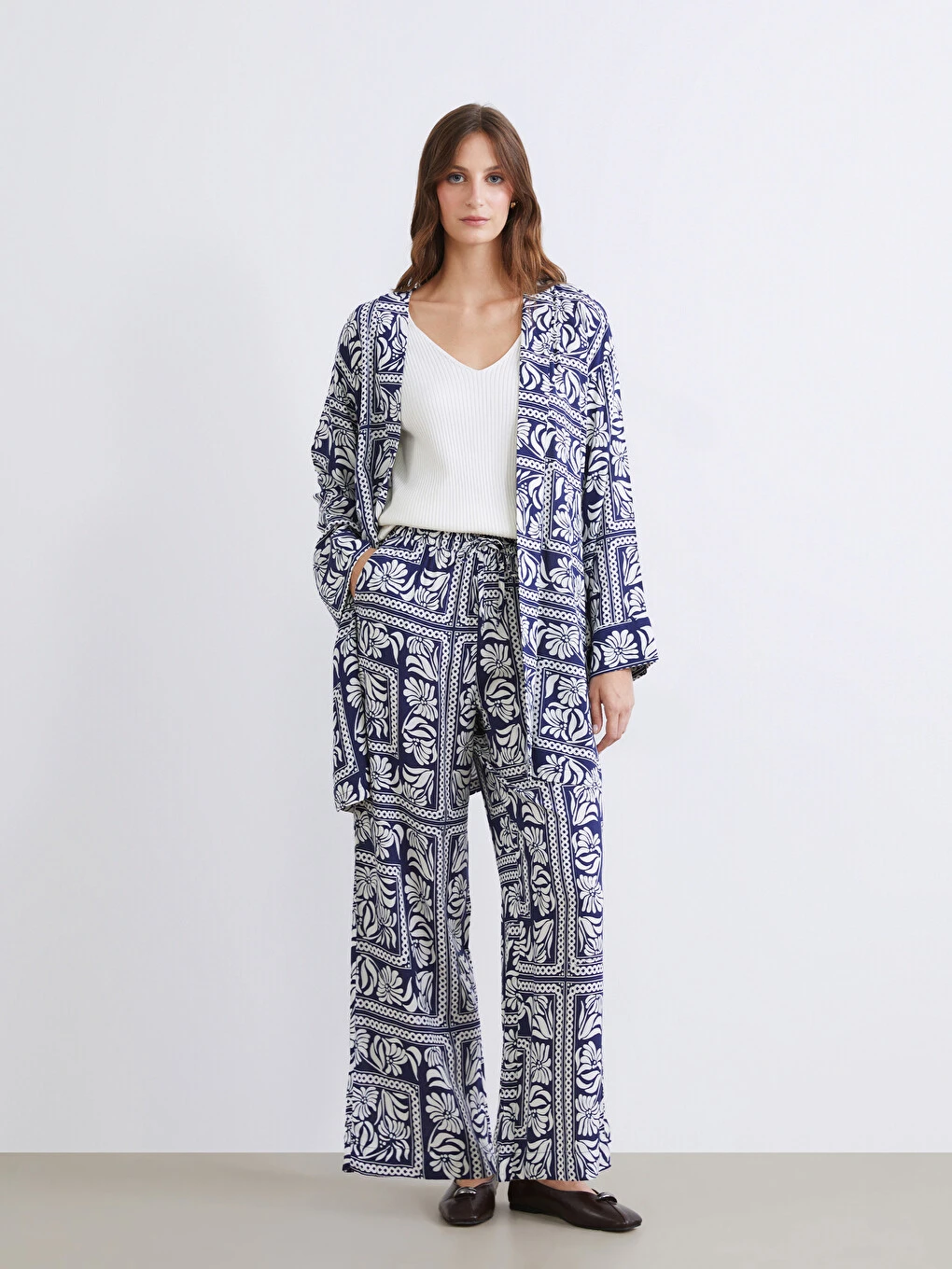 LCW Modest Kimono Za Žene Sa Štampom I Velikim Krojem, Sa Kragnom U Obliku Šal.