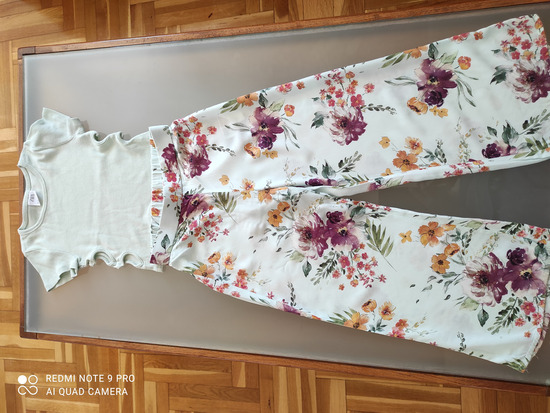 Pantalone + majica br.134-140