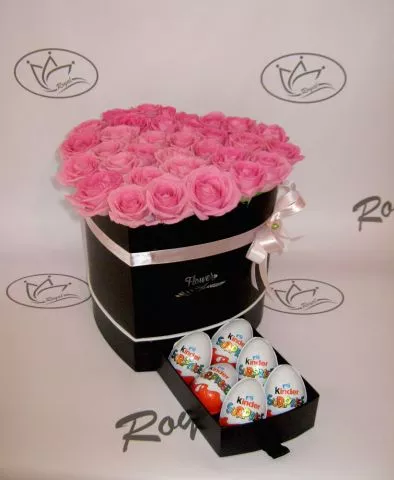 BOX OF FLOWERS SRCE SA RUŽOM I KINDER JAJIMA 387