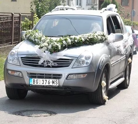 CVETNA DEKORACIJA ZA SVADBENI AUTOMOBIL