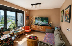 Trosoban stan na Južnom bulevaru, 69 m²