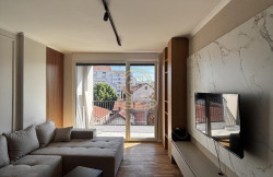 Dvosoban stan 58m² kod Filozofskog fakulteta, parking mesto, lift, 600€