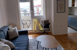 Svetao 4.0 stan sa garažom (30m²) u novijoj zgradi Pet Friendly– Podbara