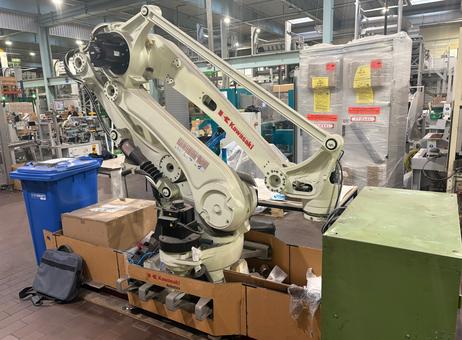 Korišćeni Kawasaki CP180L industrijski robot