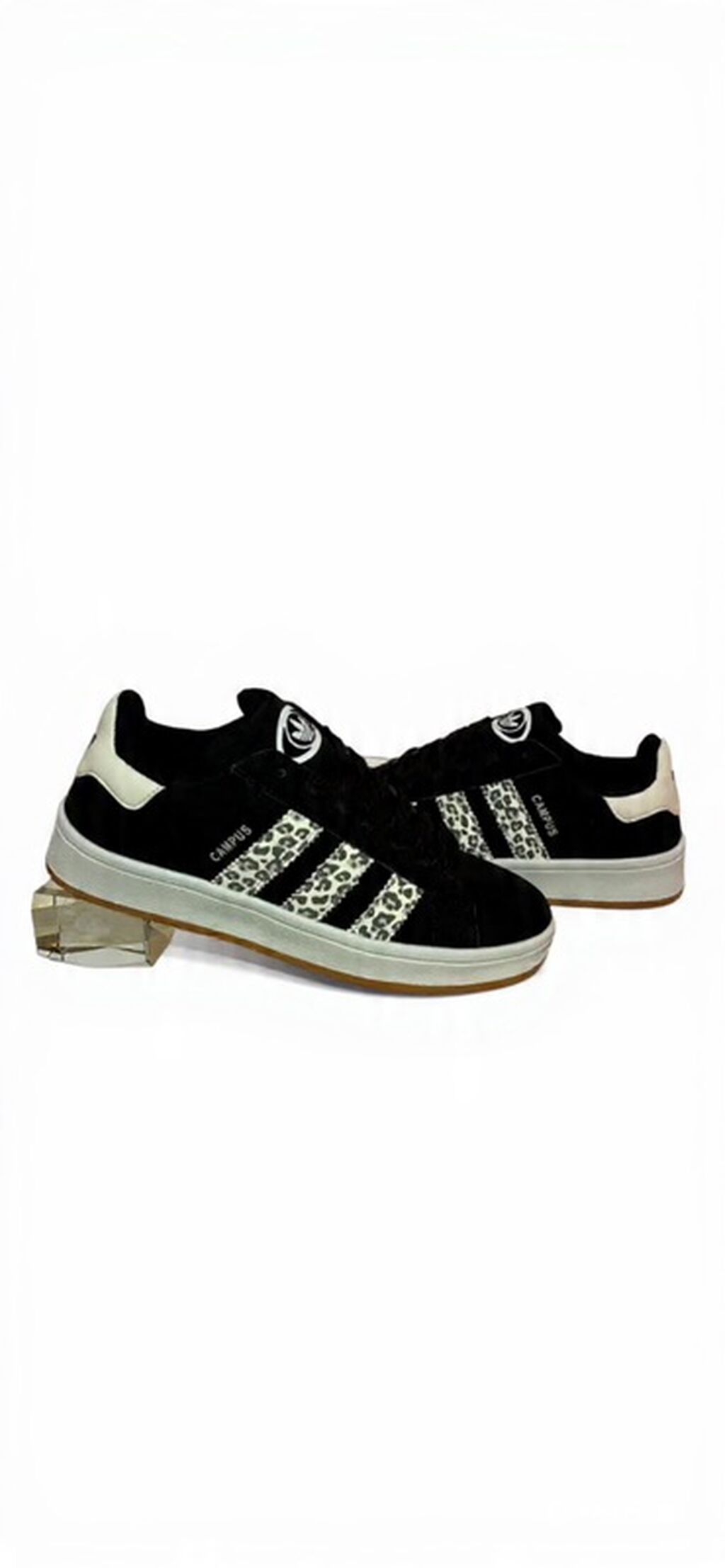 Patike – crno-bele, niskog profila, casual/street stil. - Gornjište