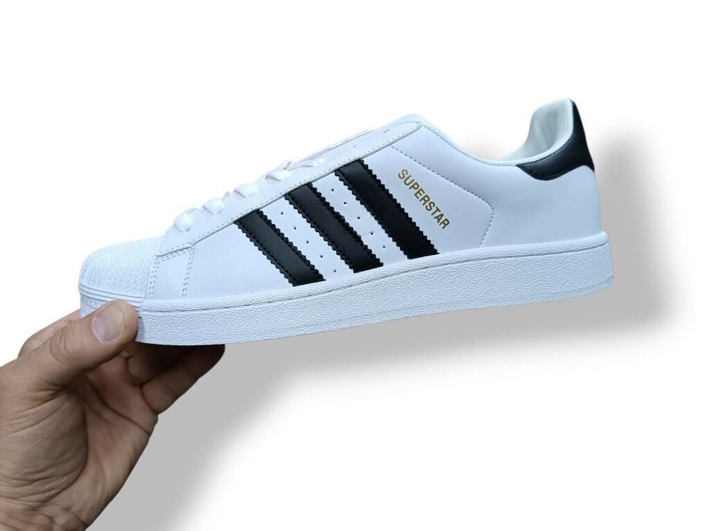 Adidas Superstar patike – bele sa crnim detaljima - Klasičan “shell